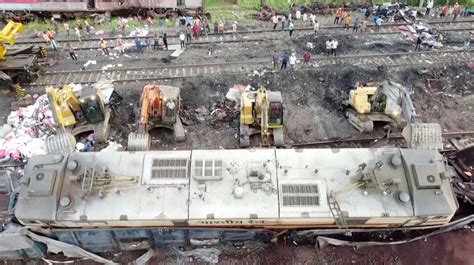 Tragedia En La India Un Fallo En El Sistema De Señalización Causó El Choque De Tres Trenes Que
