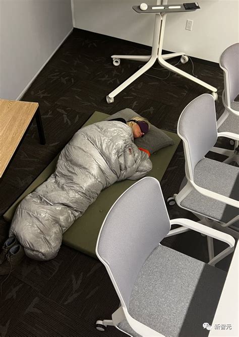 睡地板的女高管，也被马斯克裁了！推特丧心病狂的第八轮裁员来了 知乎