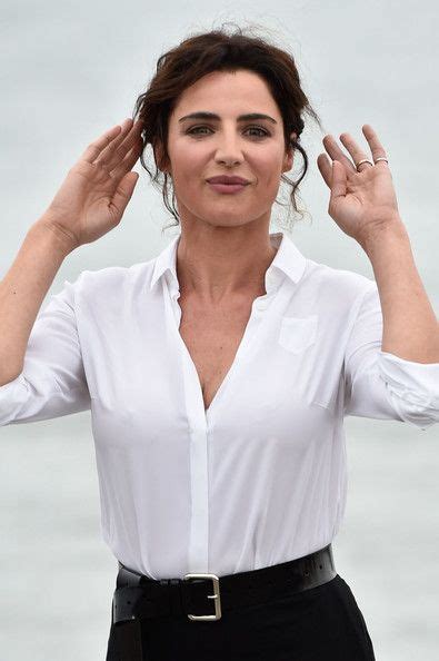 Luisa Ranieri Photostream Attrice Attrici Donne In Posa