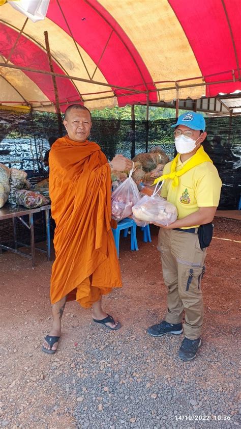 วัดเกริ่นกฐินนำไก่และเนื้อหมูมอบให้โรงทานบารมี ต พุคา อ บ้านหมี่ จ ลพบุรีเพื่อประกอบอาหารปรุงสุก