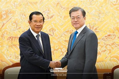 문 대통령 훈센 캄보디아 총리 “메콩강 경제다리 함께 만들자”