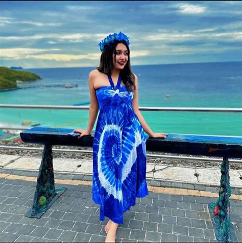 একটা মেয়ে যখন তার একটা সন্তান নিয়ে ডিভোর্স অবস্থায় থাকে তখন কেউই ভালো চোখে দেখেনা। যোগ্য