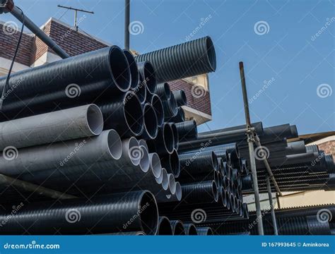 Pvc Buizen Met Grote Diameter Stock Afbeelding Image Of Loodgieter Industrieel 167993645