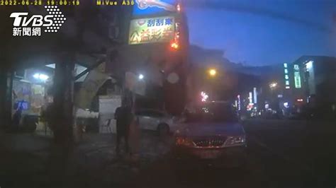 你到底要幹嘛！陌生男坐上車 駕駛看傻│警察│受傷│詭異│tvbs新聞網