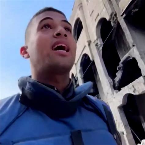 អ្នកសារព័ត៌មានឯករាជ្យប៉ាឡេស្ទីន បង្ហាញទិដ្ឋភាពកំពុងរត់គេចពីស្នូរសំឡេងកាំភ្លើងក្នុងតំបន់ហ្គាហ្សា