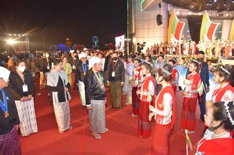 နိုင်ငံတော်စီမံအုပ်ချုပ်ရေးကောင်စီဥက္ကဋ္ဌ နိုင်ငံတော်ဝန်ကြီးချုပ် ဗိုလ