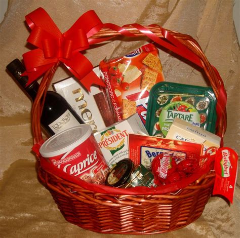 Кошница Уикенд в Париж цена 160 лв 81 70 € Кошници с плодове и подаръци за офиса и дома