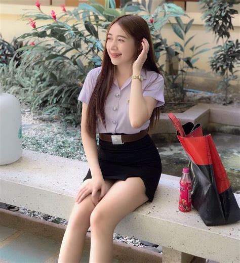 𝙔𝙤𝙨𝙞𝙩𝙖🦊 On Instagram “ทำไมดูตะเร้กจัง🐰🌷” ในปี 2024 สาวมหาลัย