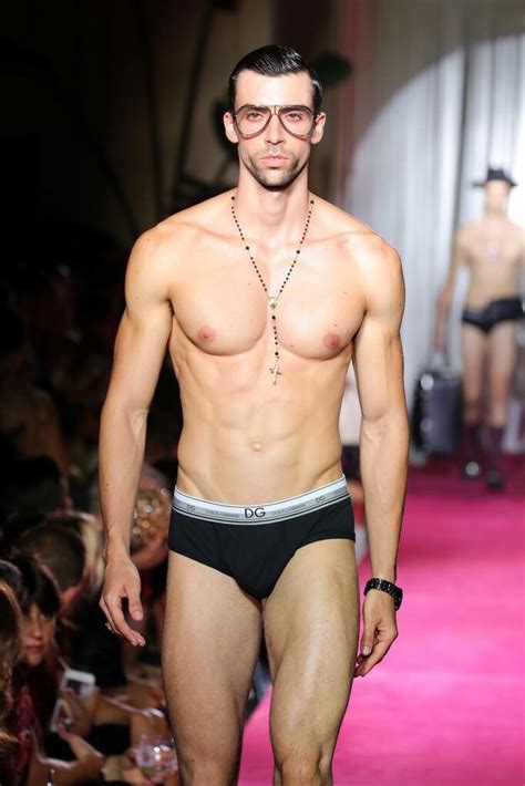 The Naked King Dolce And Gabbana Ss19 Secret Show Thestylerandomguy