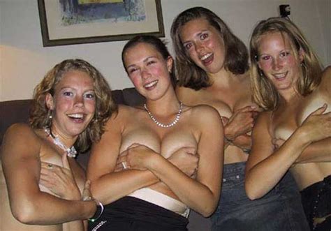 Happy And Shy Girls With Their Handbras Porno Fotos Eporner