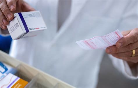Betrug Mit Krebsmedikamenten Arzt Und Apotheker Vor Gericht Mopo
