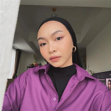 Influencer Mua Erika Nurdiani Berbagi Tutorial Clean Girl Makeup Dan Mermaid Hair Seperti Apa
