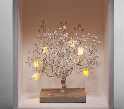 تصاویر مجسمه‌های کاغذی، آثاری سه بعدی در پیچش کلمات کجارو