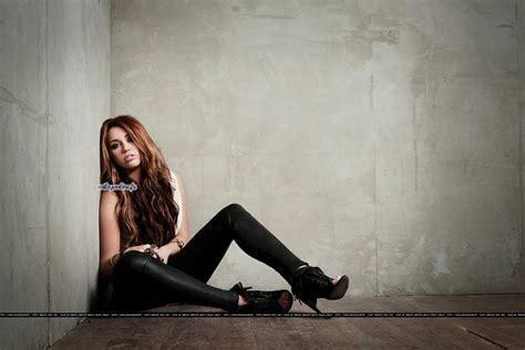 Smiley Mileyestrankycz Miley Cyrus Cant Be Tamed Novy Album