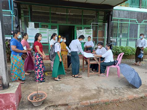 မင်္ဂလာဒုံမြို့နယ်တွင် အထက်တန်း၊ အလယ်တန်း၊ မူလတန်းနှင့် ဘုန်း တော်ကြီးသင်ပညာ ရေး ကျောင်းများတွင