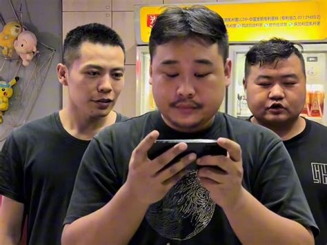 今天发工资了，必须奢侈一把 记录真实生活 网吧挂账大神叫兽 网吧挂账大神叫兽 网吧挂账大神叫兽 哔哩哔哩视频