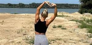 Milica Dabović Pokazala Tetovažu Između Grudi Kurir