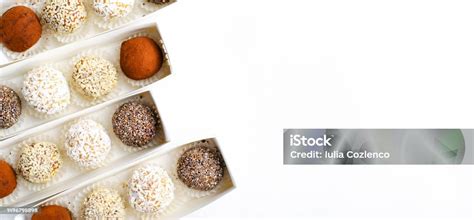 다양한 비건 과자 씨앗이 들어간 맛있는 캔디 볼 말린 과일과 코코아 가루 건강한 캔디 0명에 대한 스톡 사진 및 기타 이미지 0명 과일 깨 Istock