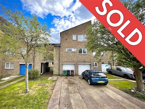 3 Bed Maisonette For Sale In Minden Close Corby Nn18 £130000 Zoopla