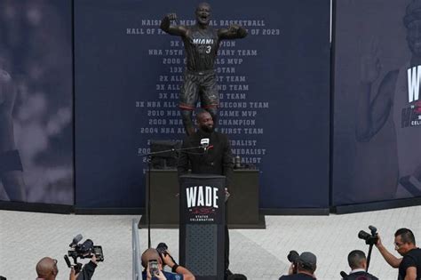 Dwayne Wades Statue Is A Layup For Memes