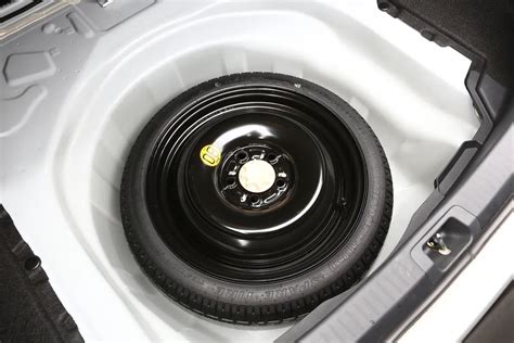 卡罗拉1 2T 精英版备胎图片 汽车图片大全 易车