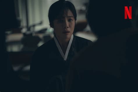 Netflix《遺贈的秘密》6大亮點！金賢珠從影首次飆髒話演戲、用「煤氣燈效應」探討畸形家庭關係