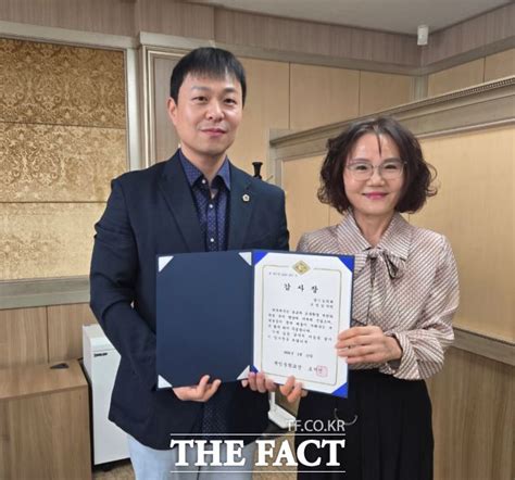 오늘의 시민 영웅 [경기 단신] 유영일 경기도의원 귀인중학교 감사장 받아 Zum 뉴스