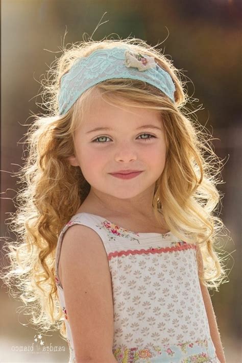 Coiffure petite fille 50 idées adorables pour le printemps
