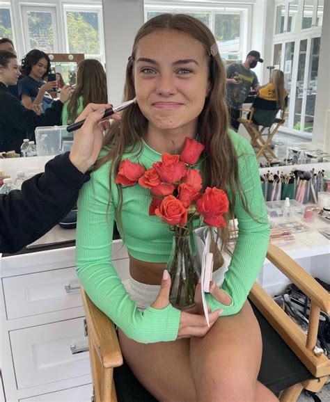 Caitlin Carmichael에 있는 𝐀𝐒𝐇𝐋𝐄𝐘彡🕊·˚⋆🖇ೃ♡님의 핀