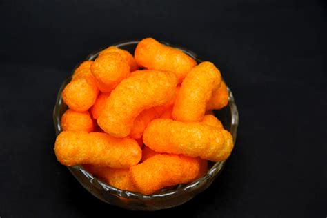 어두운 배경에 간식 크로 셰 뜨개질 또는 치즈 퍼프 페이스트리 그릇에 팝콘의 다른 종류 0명에 대한 스톡 사진 및 기타 이미지 0명 건강한 생활방식 건강한 식생활