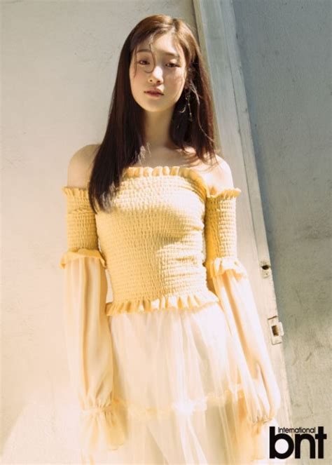 정채연 각진 턱 콤플렉스데뷔 전 성형 고민 많이 했다 화보 디스패치 뉴스는 팩트다