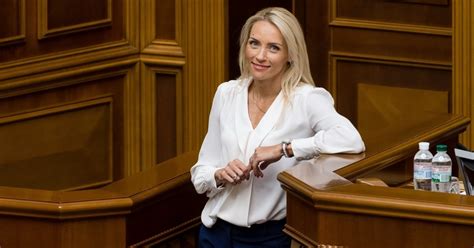 Не задекларувала майна на 1 8 млн гривень НАБУ і САП повідомили про підозру нардепці схема