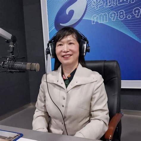 仰望理想，脚踏实地，争做“四有好老师”平顶山市第二高级中学教师刘勤做客综合广播直播室教育为本因为艺术