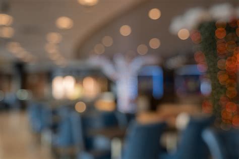 배경에 대 한 추상적인 흐림 레스토랑 인테리어입니다 커피숍 또는 카페 레스토랑 추상 Bokeh 빛 이미지 배경 흐림 근거리 초점에 대한 스톡 사진 및 기타 이미지 Istock