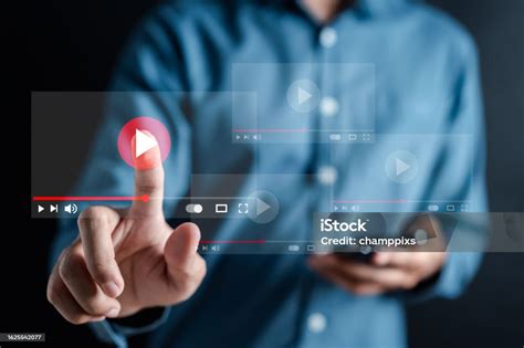 가상 화면에서 E 러닝 온라인 수업 인터넷에서 비디오보기 웹 세미나 온라인 인터넷 교육 E 러닝 웨비나를 통한 온라인 학습 비디오 자습서 학습에 대한 스톡 사진 및 기타