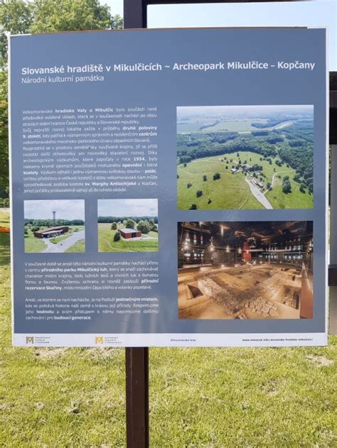 Поклонение пред паметника на равноапостолите св св Кирил и Методий в Микулчице