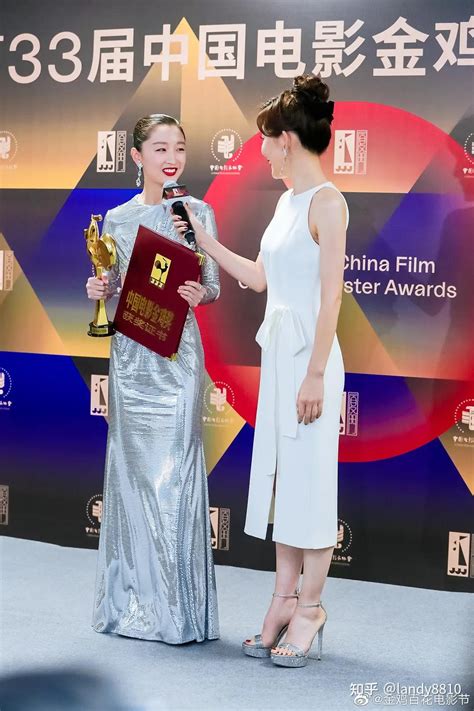 周冬雨、易烊千玺领衔主演，尹昉、黄觉、吴越、周也、张耀、张艺凡、赵润南主演的《少年的你》剧照 知乎