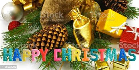 아름다운 축제 디자이너 크리스마스 장식의 고립 된 이미지입니다 메리 크리스마스와 새해 복 야 인사말 카드 12월에 대한 스톡 사진 및 기타 이미지 Istock