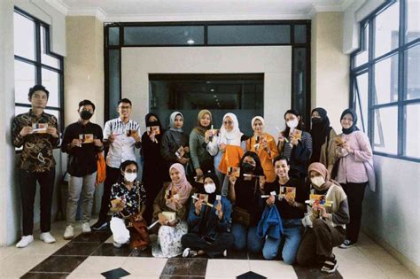 Foto Artikel Makna Tersirat Film Awan Di Atas Truk Dalam Acara Exp