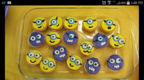 Minion Cupcakes Used Marshmallow Fondant And Gel Food Coloring