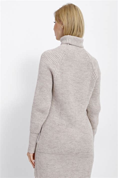 Коротка трикотажна вязана сукня бежевого кольору 4038425 купити за ціною 1138 грн в інтернет