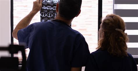 간호사 객관적인 건강 검사 건강 검진 건강 서비스 건강 전문가 건강 평가 건강진단 공동 작업 뒷모습 문지르다