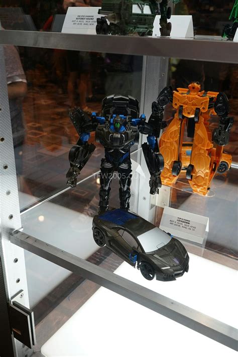 Botcon 2014 Hasbro Transformers Figure Display Photos Part 2 Transformers News Tfw2005