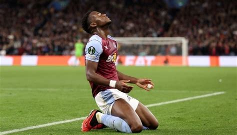 قطبا ميلان يطاردان موهبة أستون فيلا موقع 24