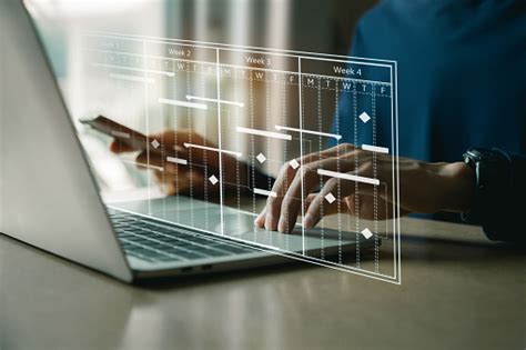 프로젝트 관리 개념 관리 시스템의 컴퓨터와 협력하여 데이터베이스에 연결된 Kpi 및 메트릭으로 보고서를 작성하는 분석가 갠트 차트에 대한 스톡 사진 및 기타 이미지 Istock