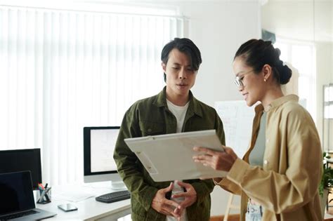 Premium Photo Smiling Ui Designer Showing Her Ideas To Front End Developer