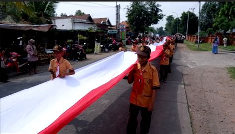 Ribuan Santri Kirab Bendera Merah Putih Sepanjang 3219 Meter Jurnal9 Tv
