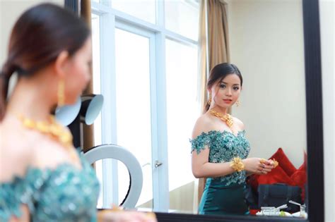 Khin Win War Myanmar Famous Models