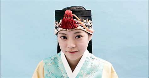 인형녀 조민혜 고운 한복 입고 큰절 새해 복 많이 받으세요