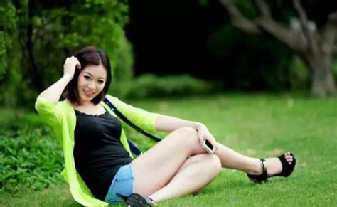 公園裏拍的綠衣女人 每日頭條